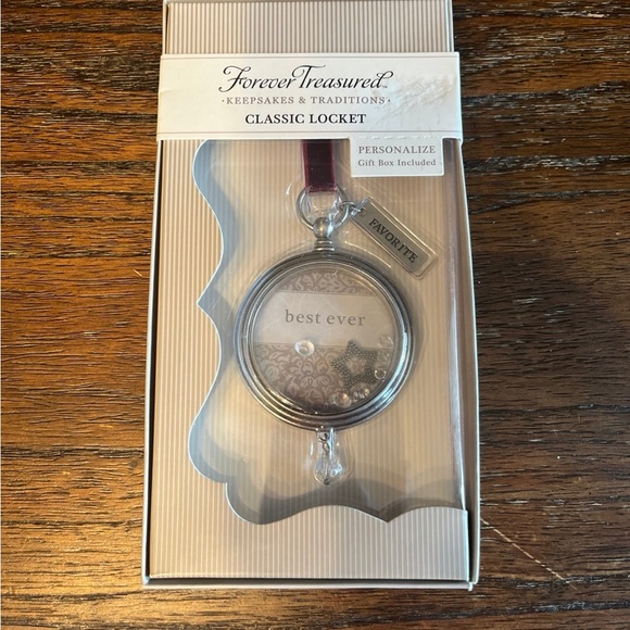 Jewelry | Forever Treasured Classic Locket | Poshmark